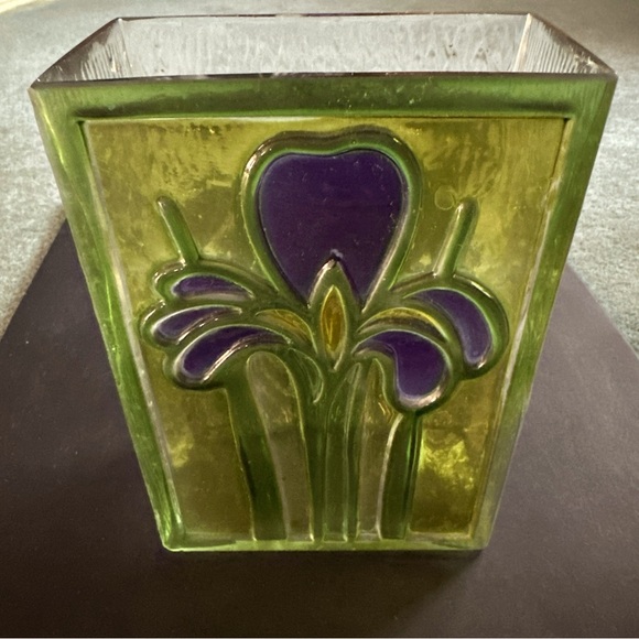 Accents | Vintage Romania Embossed Stained Glass Iris Vase For Ftd 1985 ...